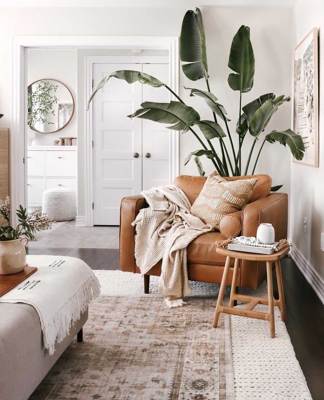 How To Decorate The Space Behind The Sofa