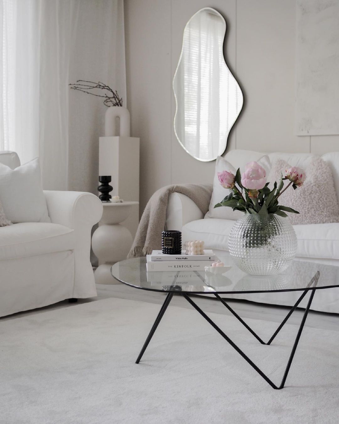 How To Decorate The Space Behind The Sofa